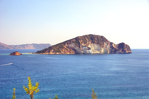 The route from Keri village to Keri Lake