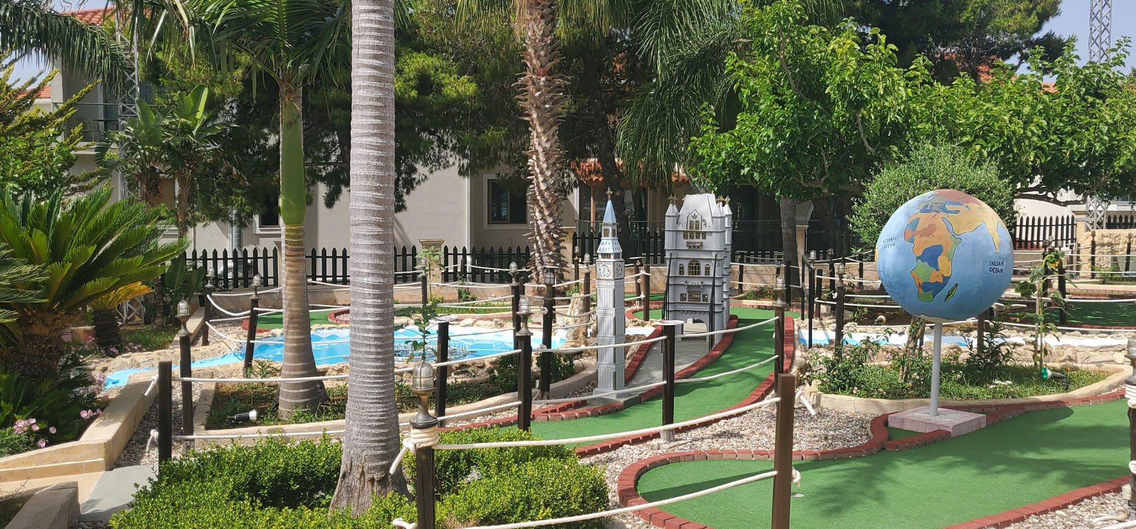 World Tour Mini Golf with Children Playground